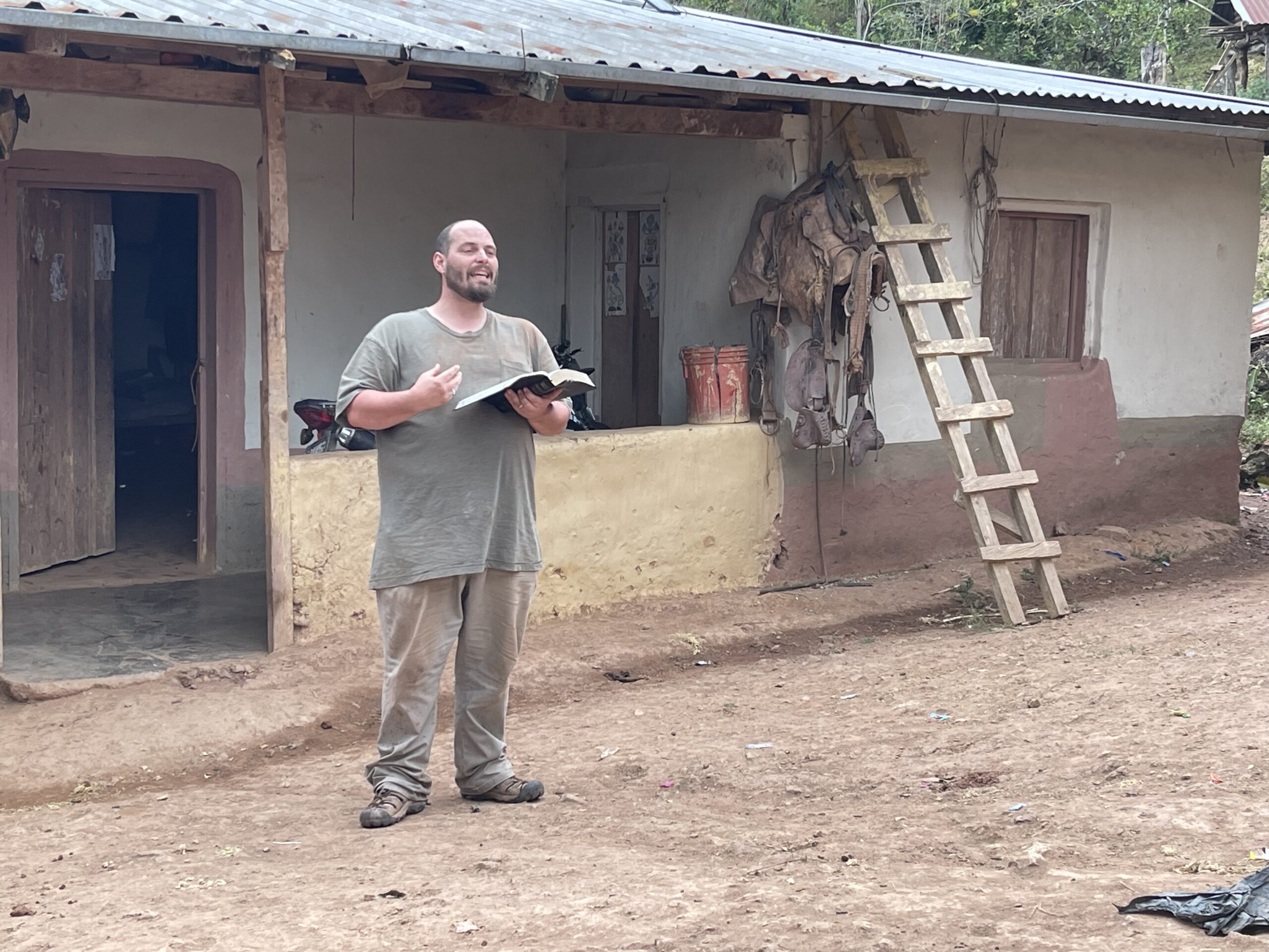 Tolupan - Amazing return to the indigenous ethnic group in Honduras ...
